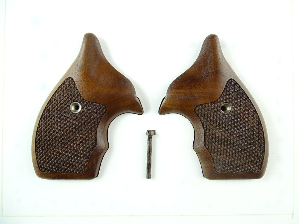 Smith and Wesson J-frame grips in American Walnut, checkered – House of ...